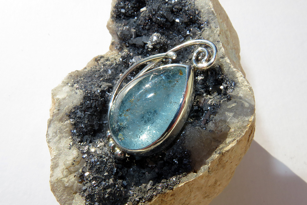 Edelsteine & Diamanten einfassen - Die Edelsteinfasserin